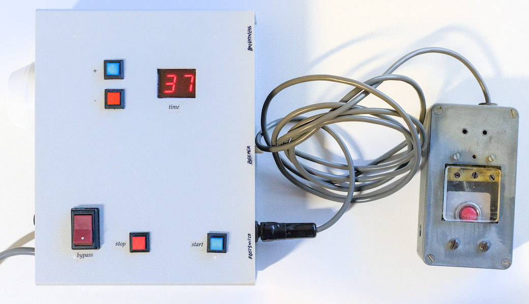 Make your own digital enlarger timer [davidhoulder.com]