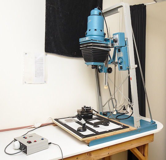 Make your own digital enlarger timer [davidhoulder.com]